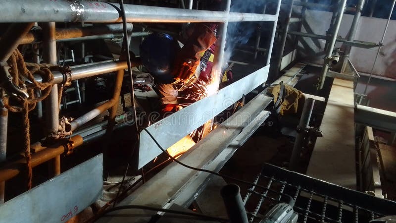 Hot Work Welding Machine, Structure Oil N Gas LNG Stock Image - Image ...