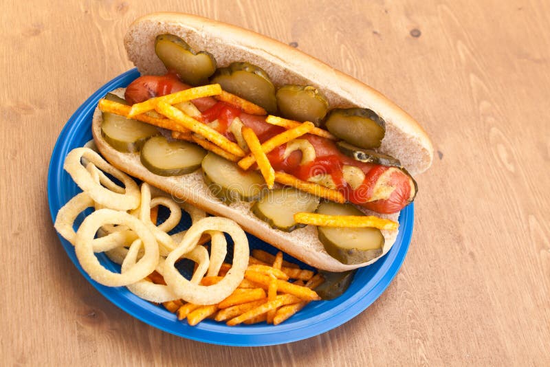 Hotdog Mit Senf, Ketschup Und Fischrogen Stockfoto - Bild von ...