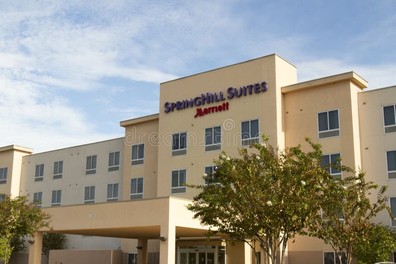 Hotel De Cadena De Las Habitaciones De Spring Hill Imagen de archivo ...