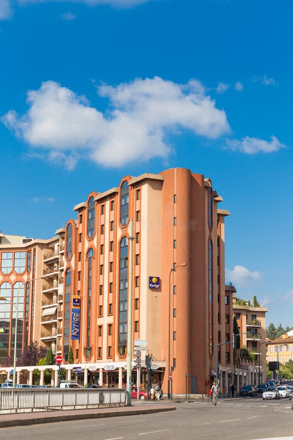 Kyriad Hotel, Sinal De Texto E Logotipo Da Fachada Da Marca, Em View ...