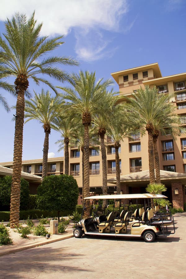 Hotel turístico moderno imagen de archivo. Imagen de centro - 32570509