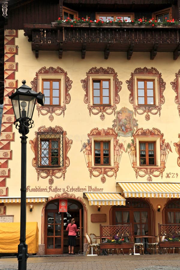 House.Austria barroco. foto de stock editorial. Imagem de colorido ...