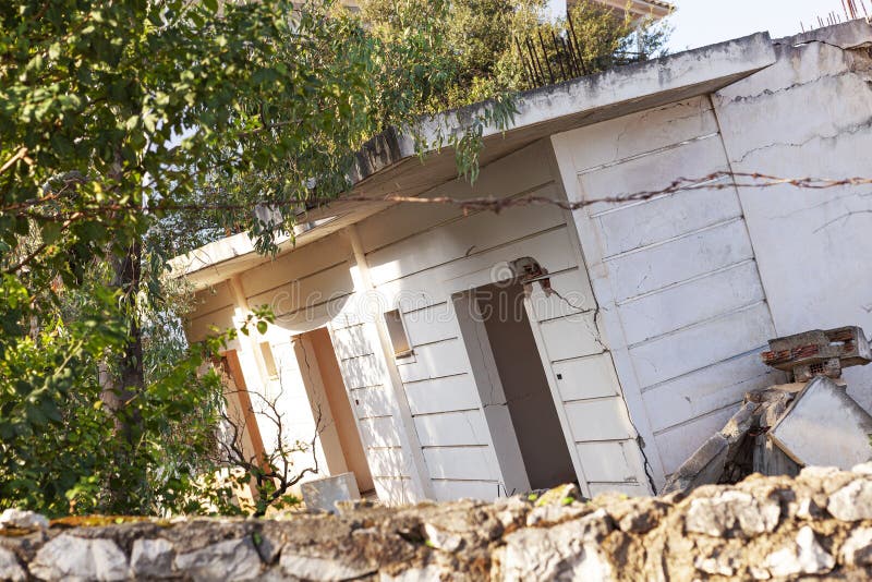 House Collapsed during an Earthquake Stock Photo - Image of break ...