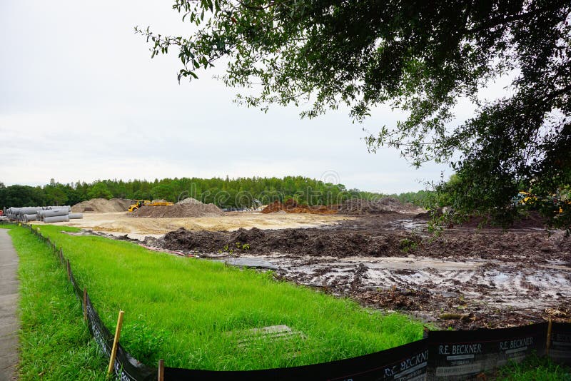 A house construction site editorial image. Image of lake - 229556040