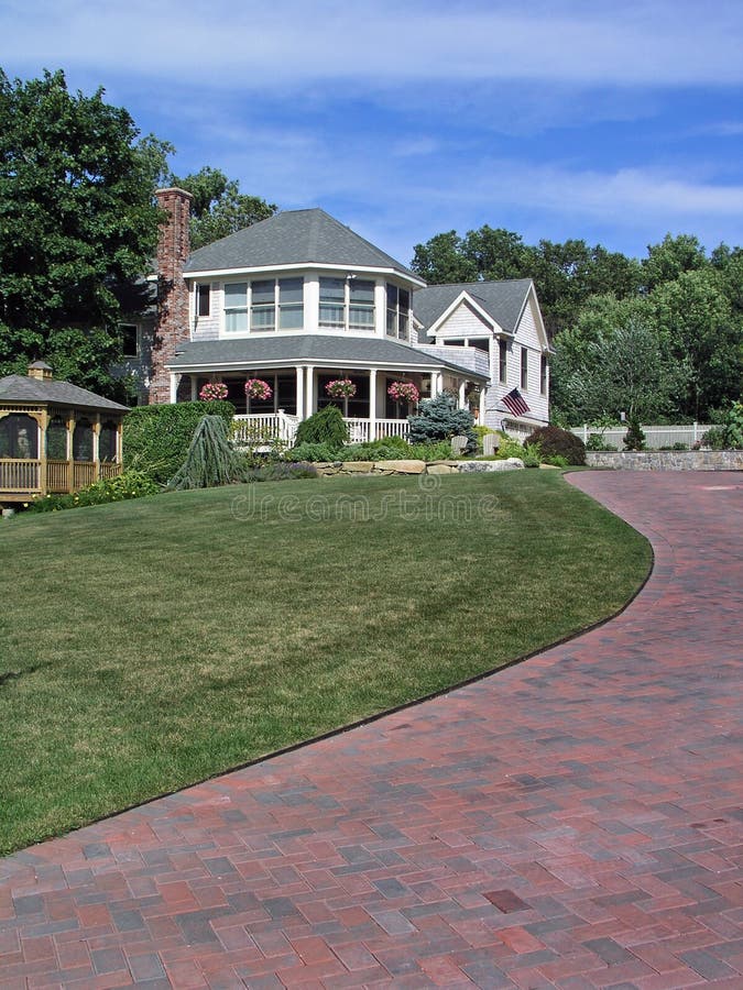 House with Circular Driveway Stock Image - Image of driveway, shrub ...
