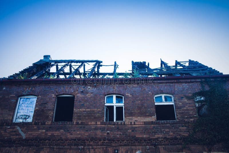 Burned down house editorial photography. Image of damaged - 114963732