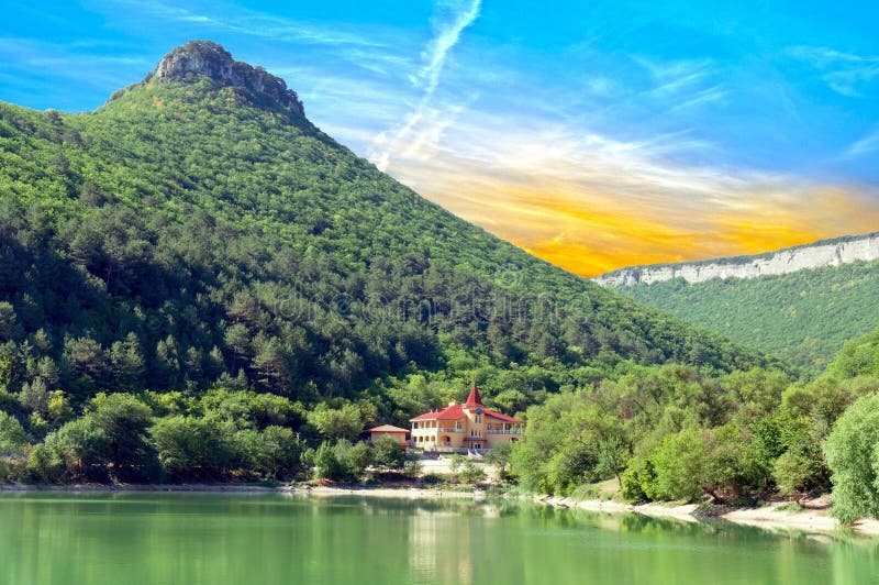 House lago en tierra foto de archivo. Imagen de majestuoso - 26034448