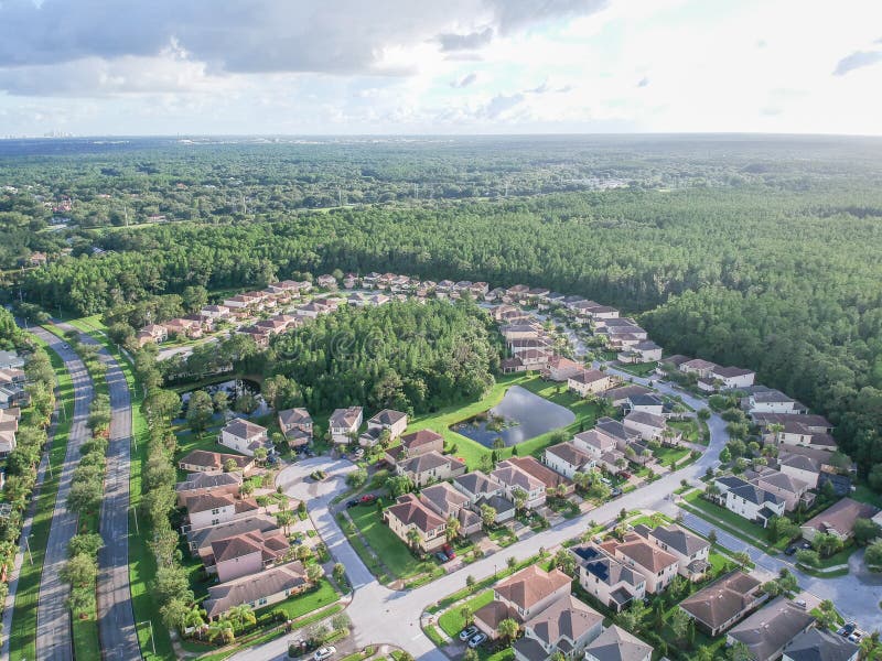 House lake and tree stock photo. Image of peace, holiday - 118079862