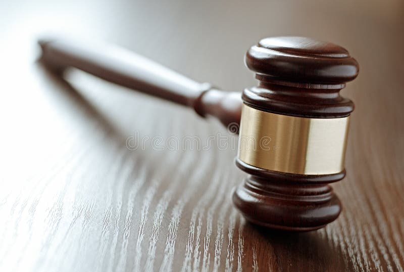 De Hamer Van De Rechter En Handklok Stock Foto - Image of rechten ...