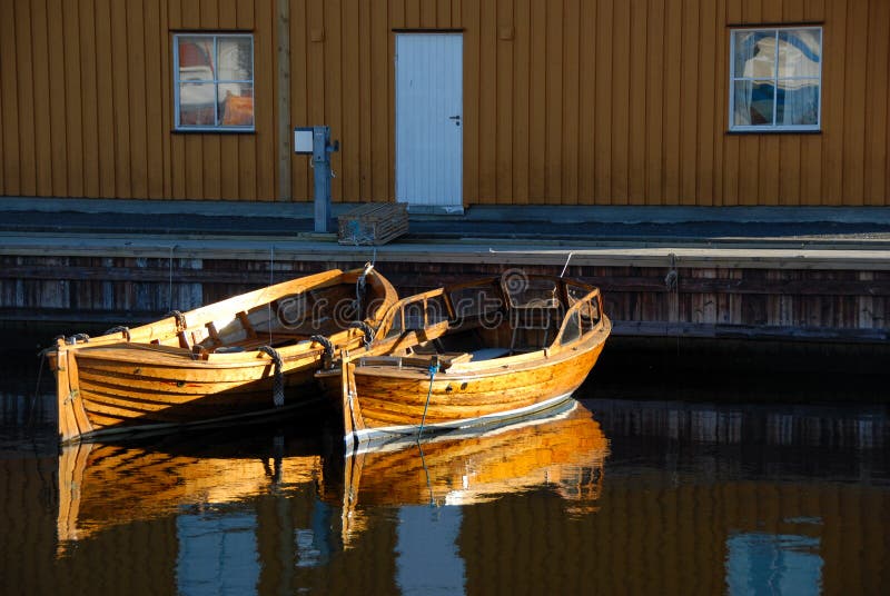 Houten boot stock foto. Image of fjord, kust, noorwegen - 23663978