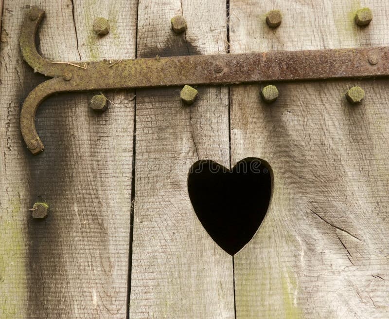 Houten deur met hart stock afbeelding. Image of eenvoudig - 4928003