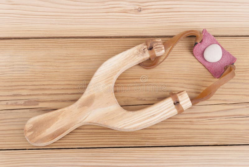 Houten katapult. stock foto. Image of vandalisme, wapen - 38684174