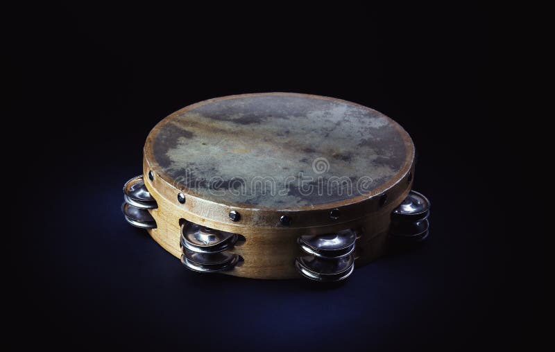 Houten tamboerijn stock foto. Image of bruin, land, chroom - 24445384