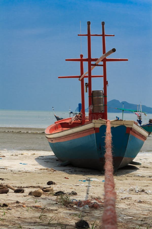 Houten vissersboot stock afbeelding. Image of marine - 35964393