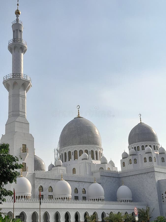 How Beautiful the Mosque is Under the Sky that Colors it Stock Photo ...