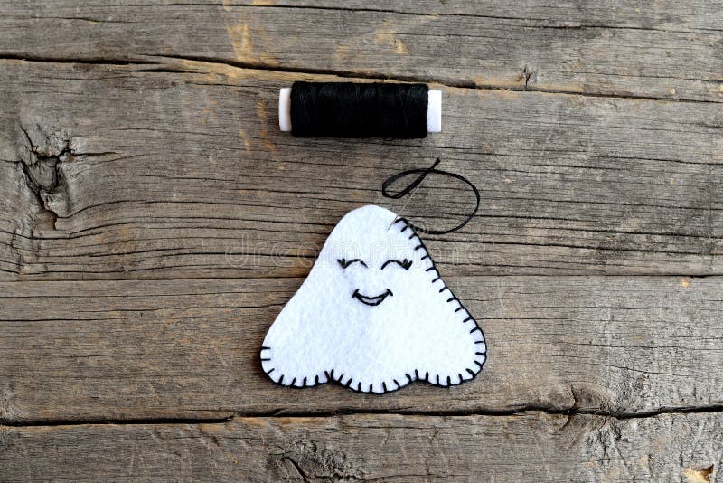 How To Join the Felt Edges of the Toy Using a Decorative Blanket Stitch ...