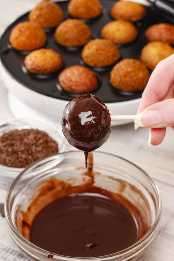 How To Make Cake Pops - Tutorial Stock Image - Image of dipped ...