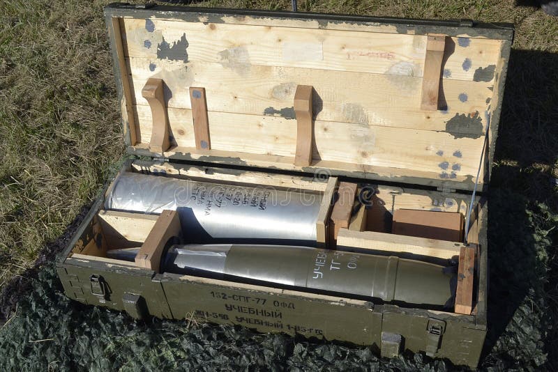 Howitzer ammo loading tray editorial image. Image of m110 - 162005225