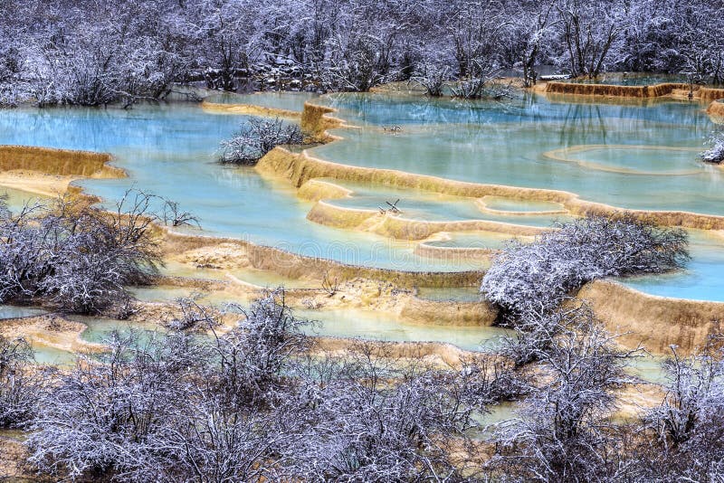 Huanglong stock foto. Image of erfenis, water, vallei - 65357262