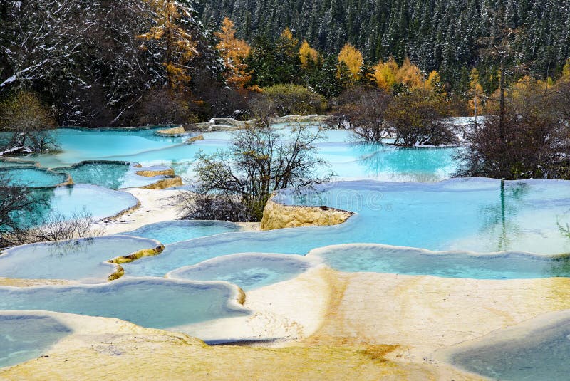 Huanglong Kina arkivfoto. Bild av kalksten, nationellt - 58972798