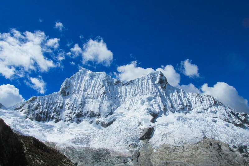 Huascaran stockbild. Bild von berg, hoch, kreuz, schön - 82815811