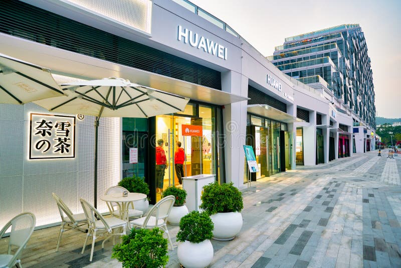 Huawei store editorial stock photo. Image of device - 162646498