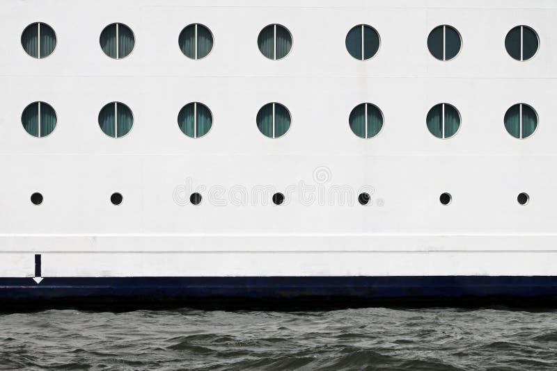 Hublots De Bateau De Croisière Image stock - Image du hublot, hublots ...