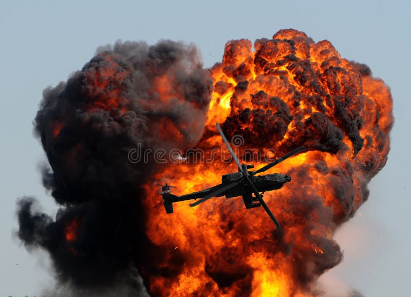Hubschrauber Und Riesige Explosion Stockfoto - Bild von explosiv ...