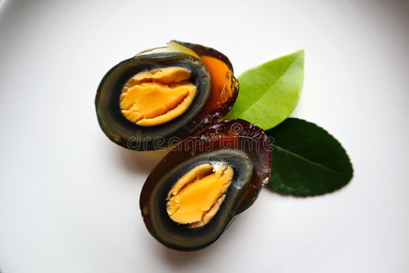 Huevo De Pollo Negro Chino a Partir De Pollo Negro Foto de archivo ...