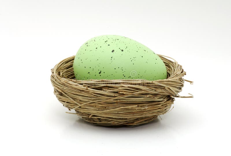 Huevo verde foto de archivo. Imagen de exterior, abril - 611754