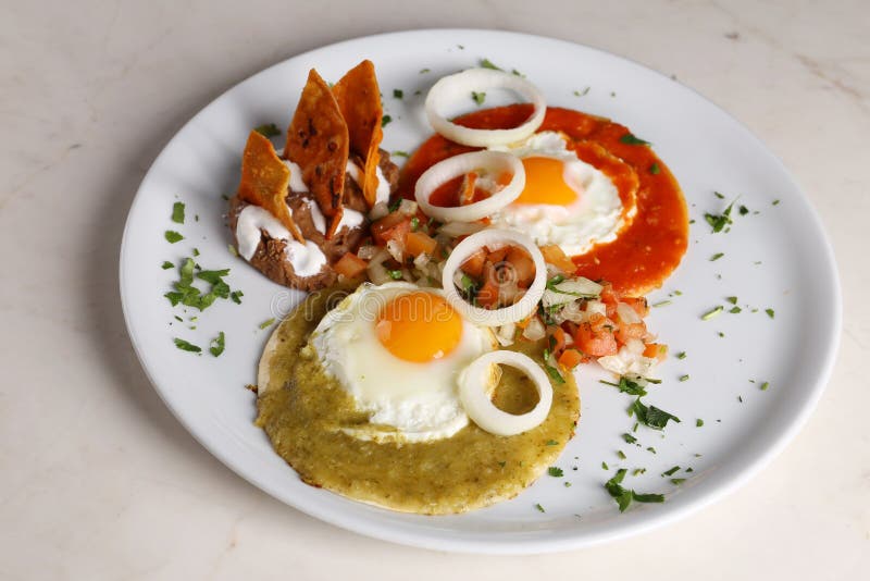 Huevos Fritos Huevos De Huevos Divorciados En Tortillas De Maíz Con