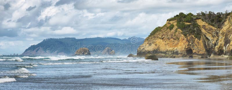 Hug point in Oregon stock photo. Image of attraction - 92316414