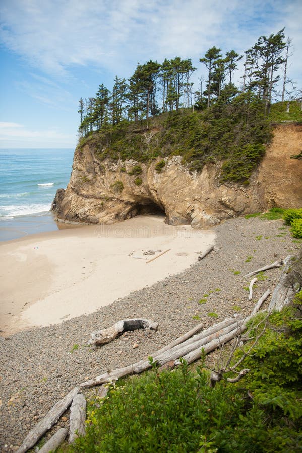 Hug Point State Park in Oregon Stock Image - Image of sunny, reflection ...