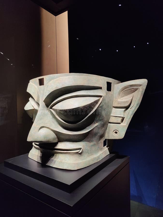 Huge Bronze Mask in Sanxingdui Museum, Sichuan Editorial Photo - Image ...
