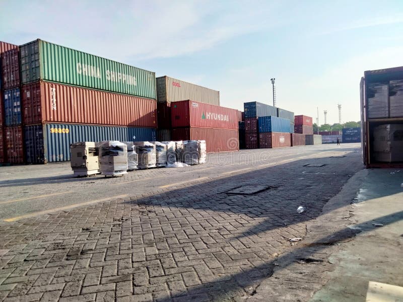 Huge pile of containers editorial stock image. Image of pile - 263073199