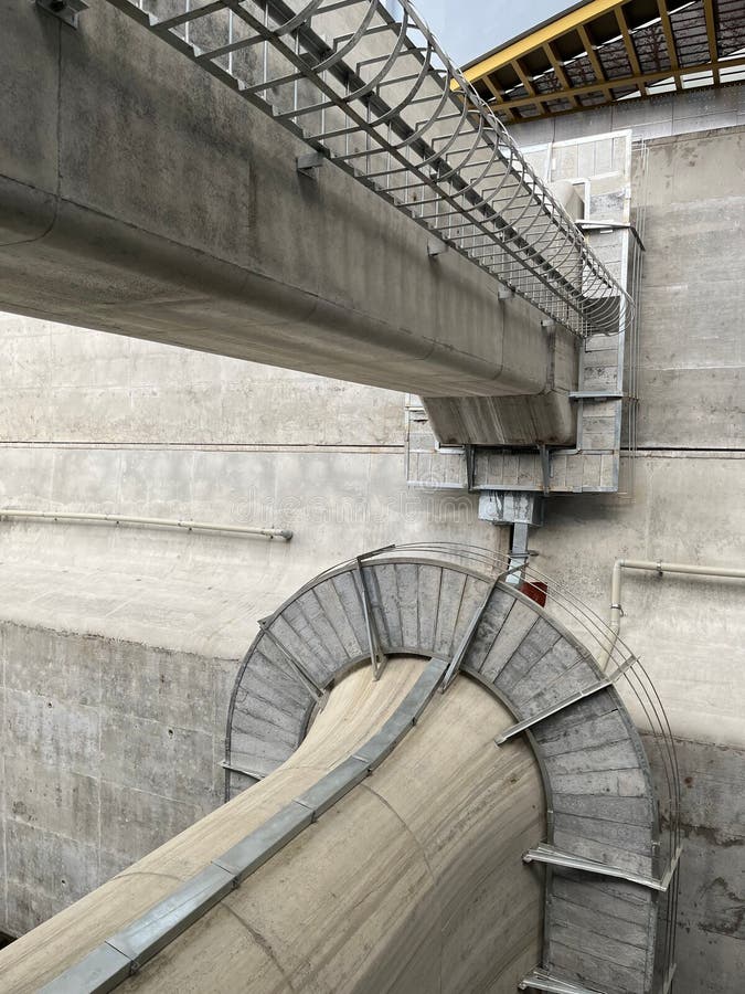 Huge Pole Structure To Support Under Railways Load Above in Hubei ...