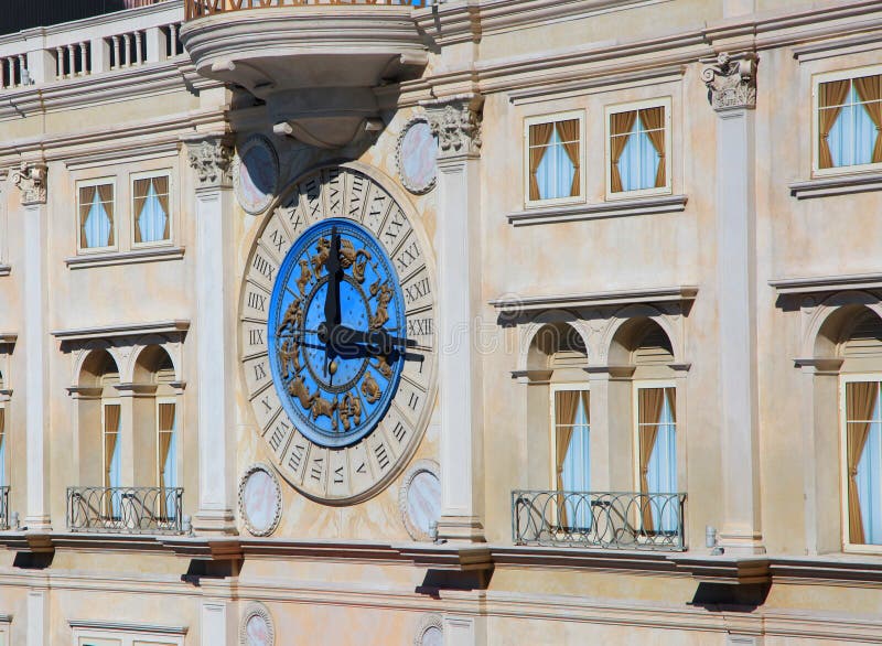 A huge wall clock editorial stock image. Image of office - 85354674