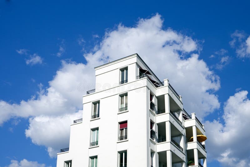 Huis in de stad in Berlijn stock foto. Image of investering - 42527134