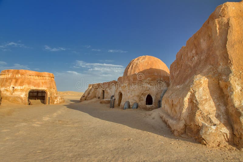Oude Huizen In De Woestijn Van De Sahara Stock Foto - Afbeelding ...