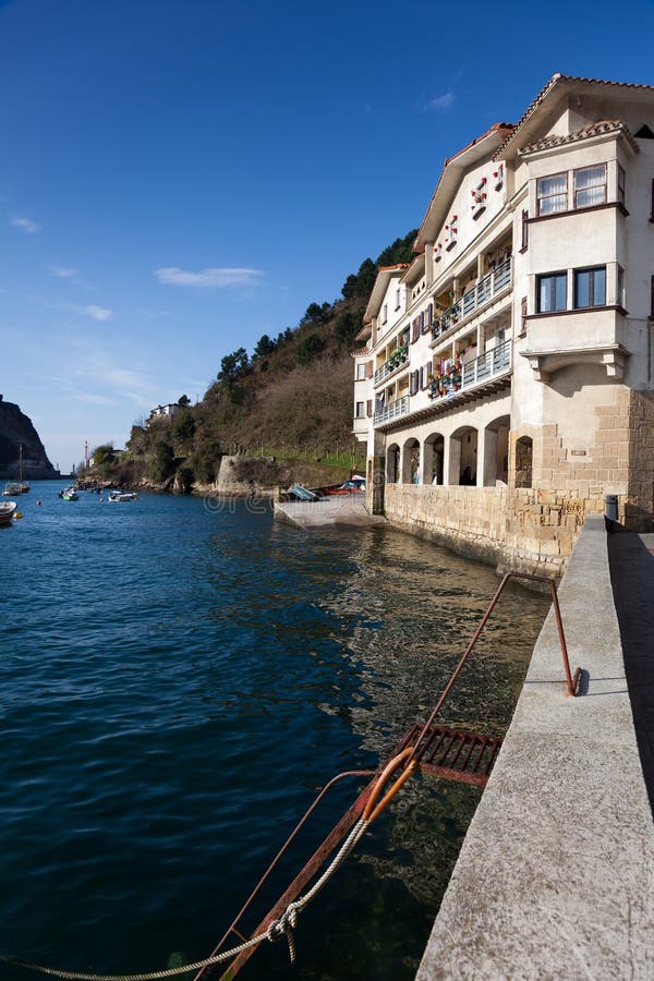 Huizen van Pasaia stock foto. Image of toerisme, europa - 18743258