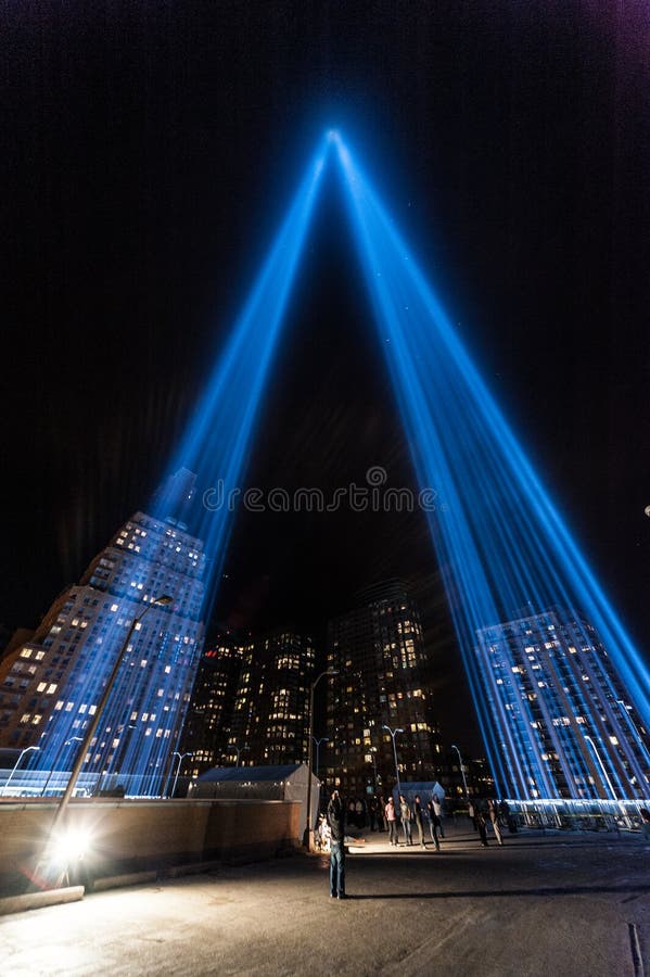 Hulde in Licht Lichtstralen Gedenkteken. Redactionele Stock Afbeelding ...