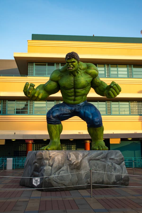 Hulk statue editorial photo. Image of dinseyland, amusement - 239730286