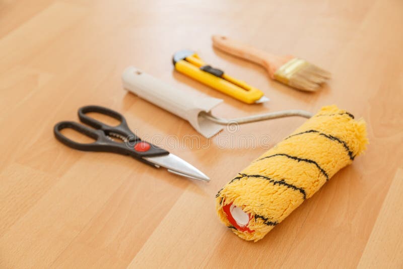 Hulpmiddelen Om Behang Te Lijmen Vernieuwing Stock Foto - Image of ...