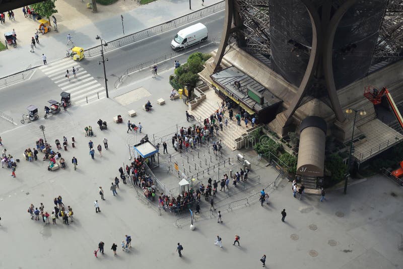 The Human Anthill Under the Eiffel Tower Editorial Image - Image of ...