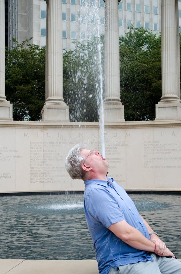 Human fountain editorial image. Image of vacation, illinois - 26697050