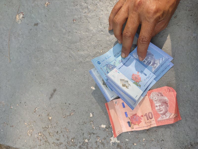 Human Hand Holding Money in Malaysian Ringgit & X28;RM& X29; Stock ...