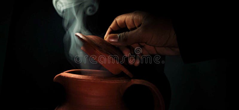 Human Hand Opening a Jar Lid Stock Image - Image of wood, open: 195085597