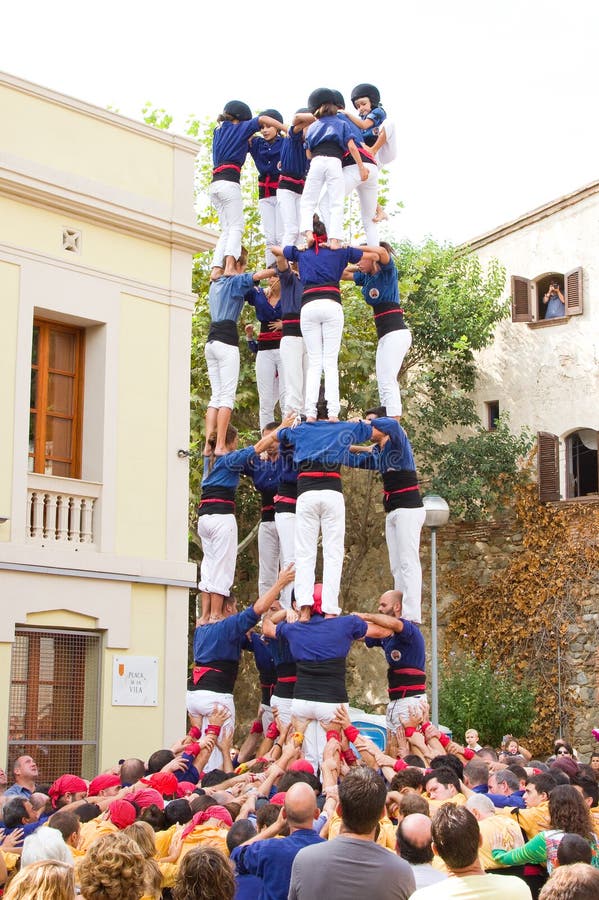 Human tower editorial photo. Image of pyramid, crowd - 23793501