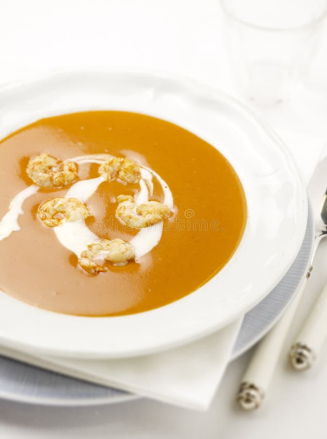 Hummersuppe Mit Garnelen Und Creme in Ihr Stockbild - Bild von ...