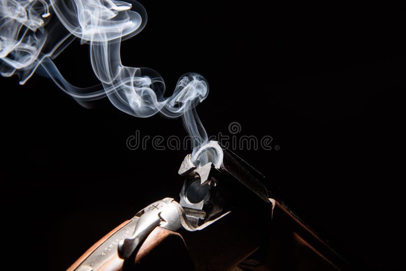 1,458 Bala Con Humo Fotos de stock - Fotos libres de regalías de Dreamstime